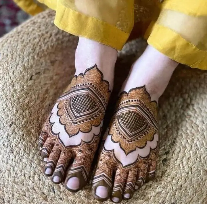 70+ Stylish Leg Mehndi Designs: Easy & Simple Images 2026